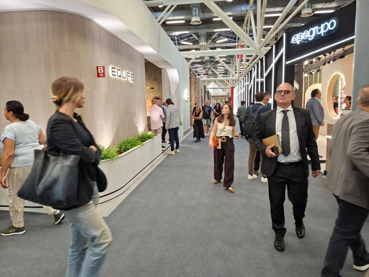 El azulejo se reposiciona: refuerza su papel en Cersaie por la baja de Cevisama y espera el ...